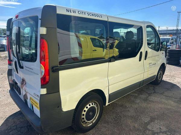 White Opel Vivaro 2014 in Kaunas, with an engine capacity of 2.00 L and mileage of 77 thousand km for 7400 €, photo 4 on AUTOMOTO.COM.LV