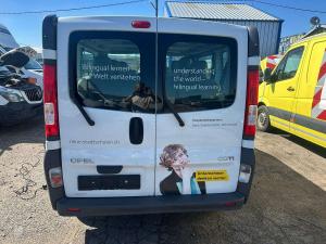 Balts Opel Vivaro 2014 Kauņa, ar dzinēja tilpumu 2.00 L un nobraukumu 77 tūkst. km par 7400 €, foto 6 vietnē AUTOMOTO.COM.LV