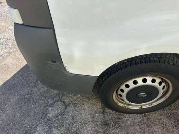 White Opel Vivaro 2014 in Kaunas, with an engine capacity of 2.00 L and mileage of 77 thousand km for 7400 €, photo 6 on AUTOMOTO.COM.LV