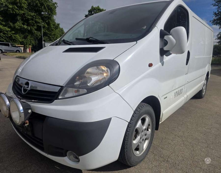 White Opel Vivaro 2014 in Marijampole, with an engine capacity of 2.00 L and mileage of 249 thousand km for 4700 €, photo 1 on AUTOMOTO.COM.LV