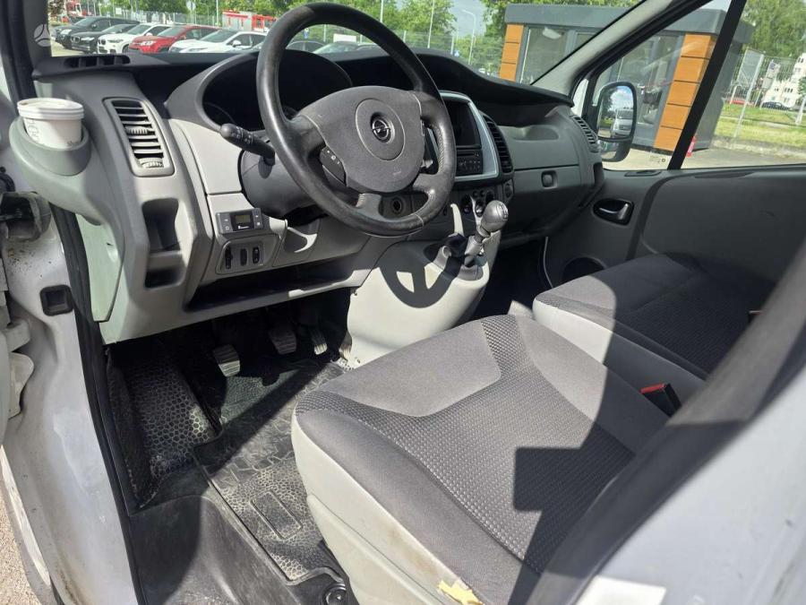 White Opel Vivaro 2014 in Marijampole, with an engine capacity of 2.00 L and mileage of 249 thousand km for 4700 €, photo 9 on AUTOMOTO.COM.LV