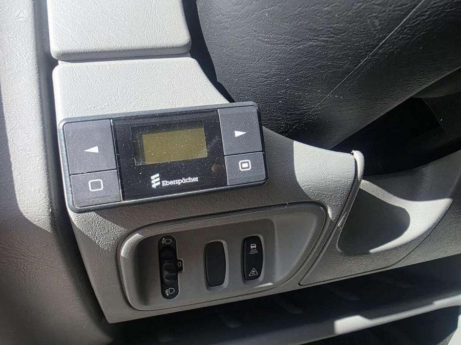 White Opel Vivaro 2014 in Marijampole, with an engine capacity of 2.00 L and mileage of 249 thousand km for 4700 €, photo 11 on AUTOMOTO.COM.LV