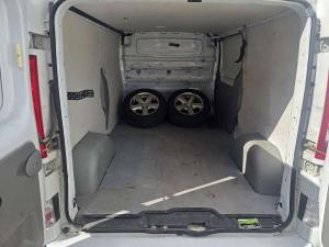 White Opel Vivaro 2014 in Marijampole, with an engine capacity of 2.00 L and mileage of 249 thousand km for 4700 €, photo 16 on AUTOMOTO.COM.LV