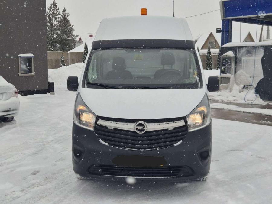 White Opel Vivaro 2016 in Taurage, with an engine capacity of 1.60 L and mileage of 84 thousand km for 7900 €, photo 3 on AUTOMOTO.COM.LV