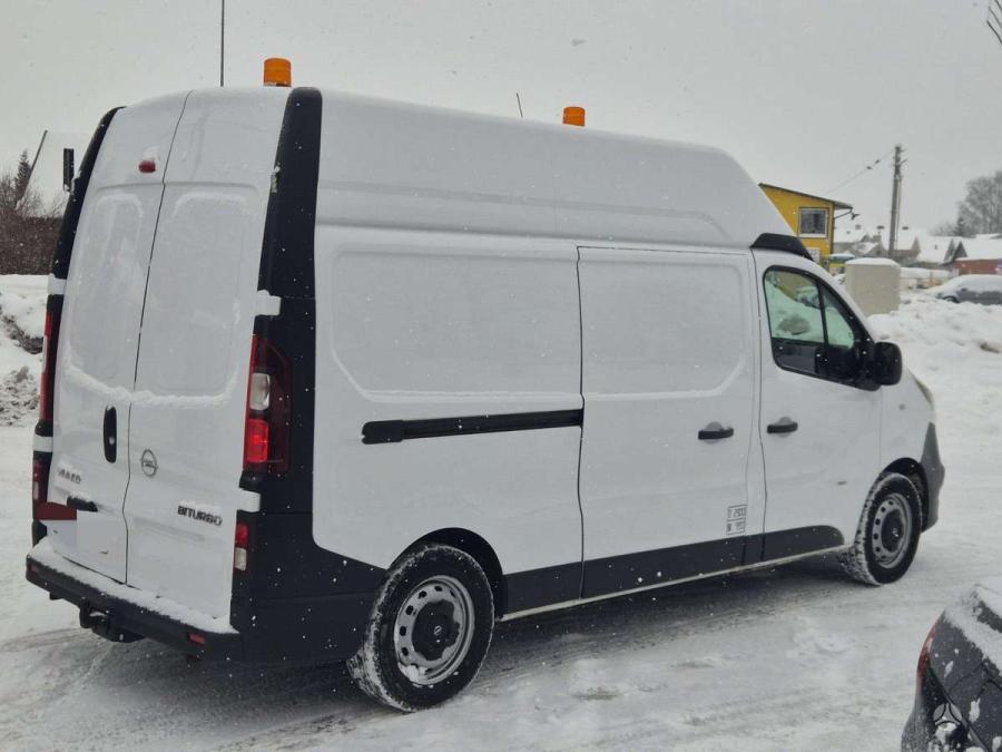 White Opel Vivaro 2016 in Taurage, with an engine capacity of 1.60 L and mileage of 84 thousand km for 7900 €, photo 5 on AUTOMOTO.COM.LV