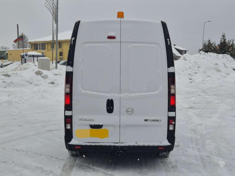 White Opel Vivaro 2016 in Taurage, with an engine capacity of 1.60 L and mileage of 84 thousand km for 7900 €, photo 6 on AUTOMOTO.COM.LV