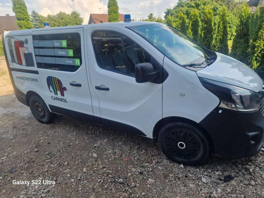 White Opel Vivaro 2016 in Kaunas, with an engine capacity of 1.60 L and mileage of 294 thousand km for 3500 €, photo 1 on AUTOMOTO.COM.LV