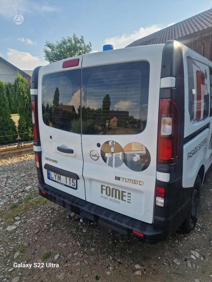 White Opel Vivaro 2016 in Kaunas, with an engine capacity of 1.60 L and mileage of 294 thousand km for 3500 €, photo 3 on AUTOMOTO.COM.LV