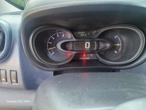 White Opel Vivaro 2016 in Kaunas, with an engine capacity of 1.60 L and mileage of 294 thousand km for 3500 €, photo 8 on AUTOMOTO.COM.LV