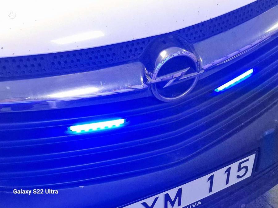 White Opel Vivaro 2016 in Kaunas, with an engine capacity of 1.60 L and mileage of 294 thousand km for 3500 €, photo 10 on AUTOMOTO.COM.LV
