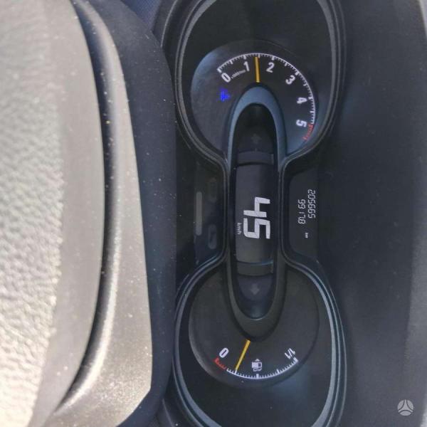 White Opel Vivaro 2016 in Taurage, with an engine capacity of 1.60 L and mileage of 205 thousand km for 5500 €, photo 8 on AUTOMOTO.COM.LV