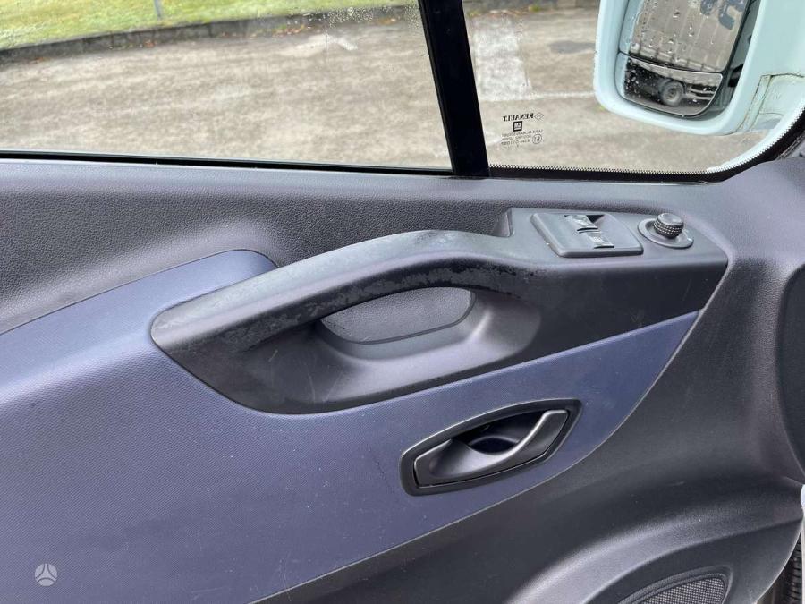 Balts Opel Vivaro 2016 Tauragė, ar dzinēja tilpumu 1.60 L un nobraukumu 346 tūkst. km par 5600 €, foto 15 vietnē AUTOMOTO.COM.LV