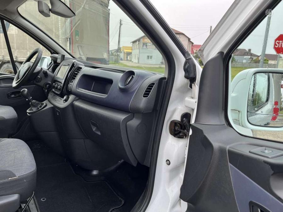 Balts Opel Vivaro 2016 Tauragė, ar dzinēja tilpumu 1.60 L un nobraukumu 346 tūkst. km par 5600 €, foto 16 vietnē AUTOMOTO.COM.LV