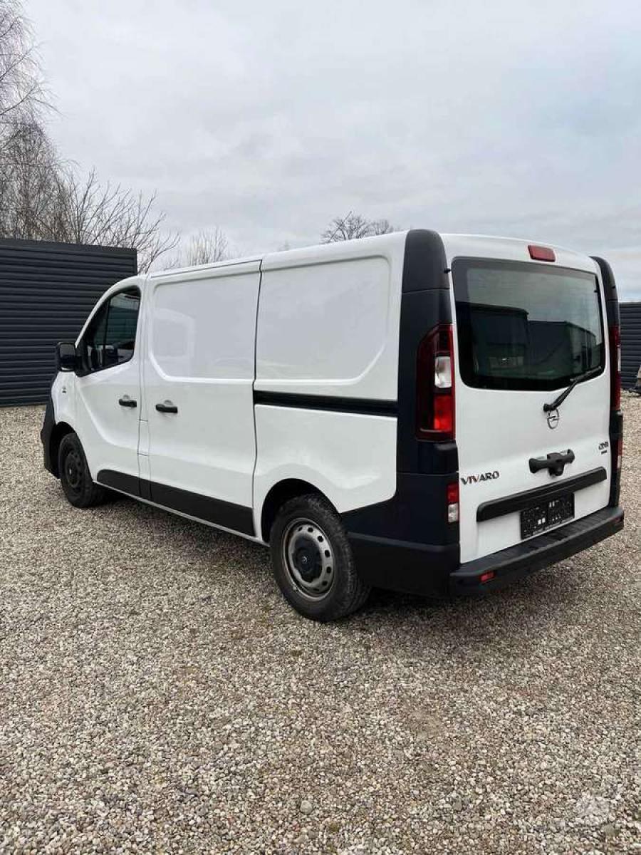 White Opel Vivaro 2017 in Kaunas, with an engine capacity of 1.60 L and mileage of 104 thousand km for 6200 €, photo 4 on AUTOMOTO.COM.LV