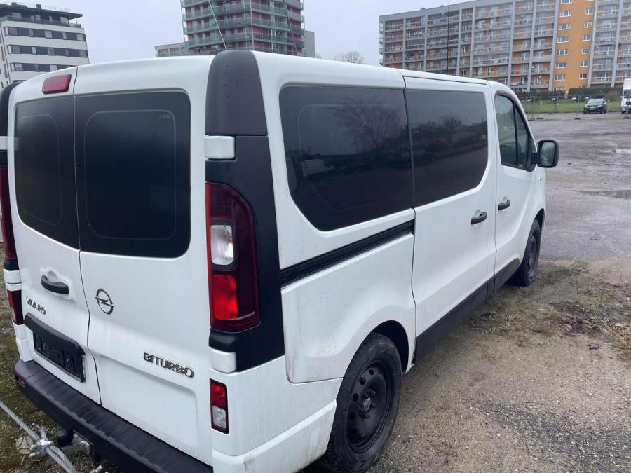 White Opel Vivaro 2017 in Kaunas, with an engine capacity of 1.60 L and mileage of 66 thousand km for 10500 €, photo 3 on AUTOMOTO.COM.LV