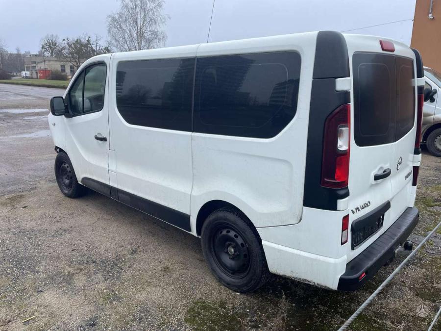 White Opel Vivaro 2017 in Kaunas, with an engine capacity of 1.60 L and mileage of 66 thousand km for 10500 €, photo 4 on AUTOMOTO.COM.LV
