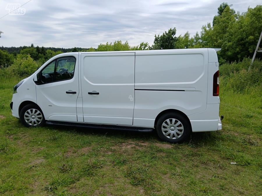 White Opel Vivaro 2017 in Jonava, with an engine capacity of 1.60 L and mileage of 246 thousand km for 6800 €, photo 4 on AUTOMOTO.COM.LV