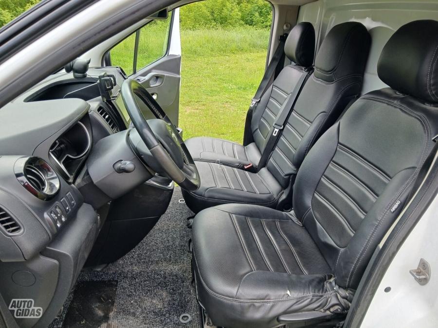 White Opel Vivaro 2017 in Jonava, with an engine capacity of 1.60 L and mileage of 246 thousand km for 6800 €, photo 5 on AUTOMOTO.COM.LV