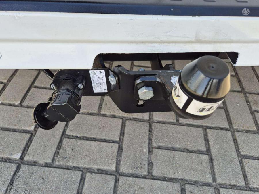 White Opel Vivaro 2017 in Panevezys, with an engine capacity of 1.60 L and mileage of 279 thousand km for 11750 €, photo 20 on AUTOMOTO.COM.LV