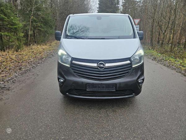 White Opel Vivaro 2018 in Raseiniai, with an engine capacity of 1.60 L and mileage of 227 thousand km for 7800 €, photo 2 on AUTOMOTO.COM.LV