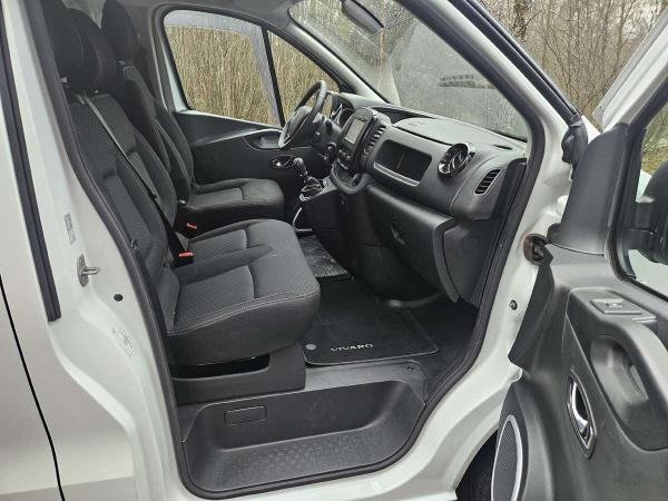 White Opel Vivaro 2018 in Raseiniai, with an engine capacity of 1.60 L and mileage of 227 thousand km for 7800 €, photo 9 on AUTOMOTO.COM.LV