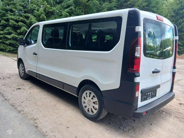 White Opel Vivaro 2018 in Kelme, with an engine capacity of 1.60 L and mileage of 363 thousand km for 9800 €, photo 6 on AUTOMOTO.COM.LV