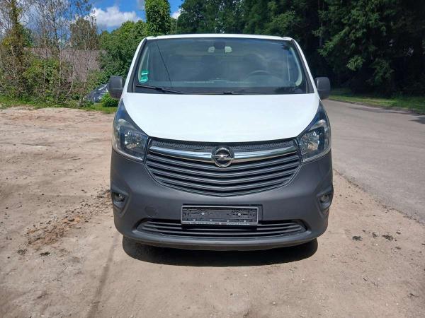 White Opel Vivaro 2018 in Kelme, with an engine capacity of 1.60 L and mileage of 363 thousand km for 9800 €, photo 8 on AUTOMOTO.COM.LV