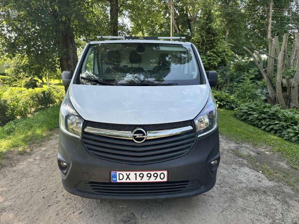 White Opel Vivaro 2018 in Taurage, with an engine capacity of 1.60 L and mileage of 165 thousand km for 7999 €, photo 4 on AUTOMOTO.COM.LV