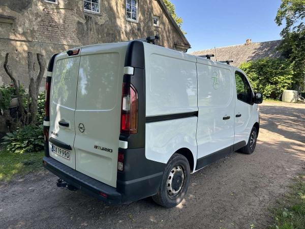 White Opel Vivaro 2018 in Taurage, with an engine capacity of 1.60 L and mileage of 165 thousand km for 7999 €, photo 6 on AUTOMOTO.COM.LV