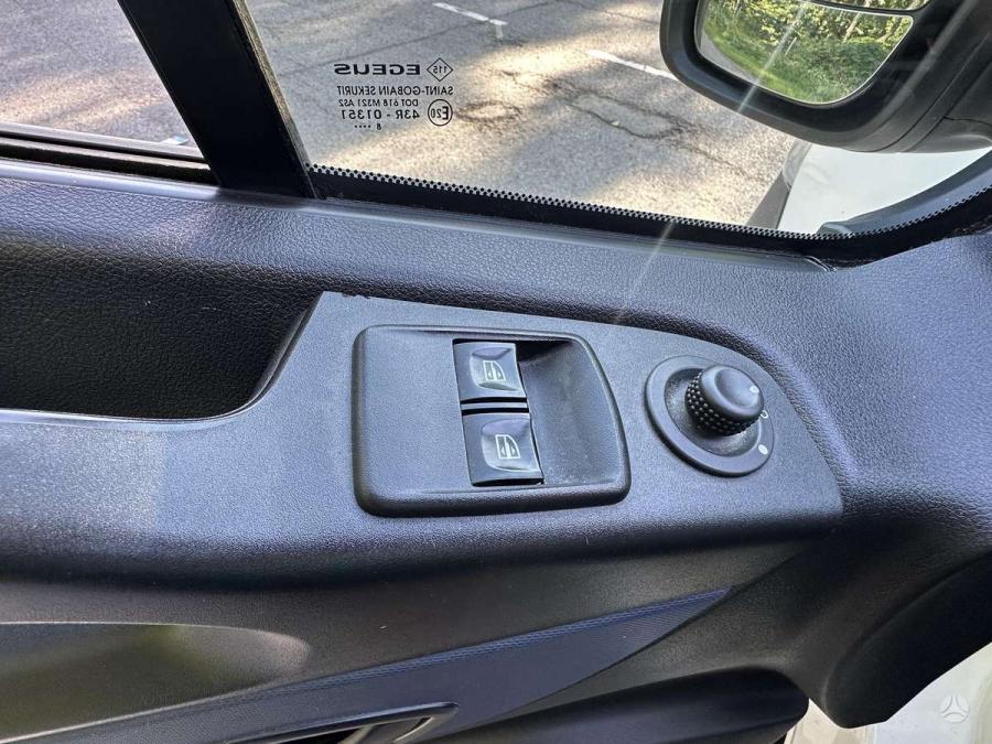 Balts Opel Vivaro 2018 Ukmergė, ar dzinēja tilpumu 1.56 L un nobraukumu 240 tūkst. km par 9450 €, foto 13 vietnē AUTOMOTO.COM.LV