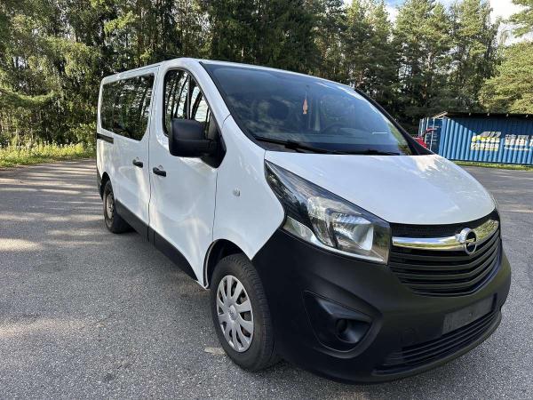 White Opel Vivaro 2018 in Ukmerge, with an engine capacity of 1.60 L and mileage of 214 thousand km for 9550 €, photo 3 on AUTOMOTO.COM.LV