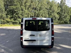 White Opel Vivaro 2018 in Ukmerge, with an engine capacity of 1.60 L and mileage of 214 thousand km for 9550 €, photo 6 on AUTOMOTO.COM.LV