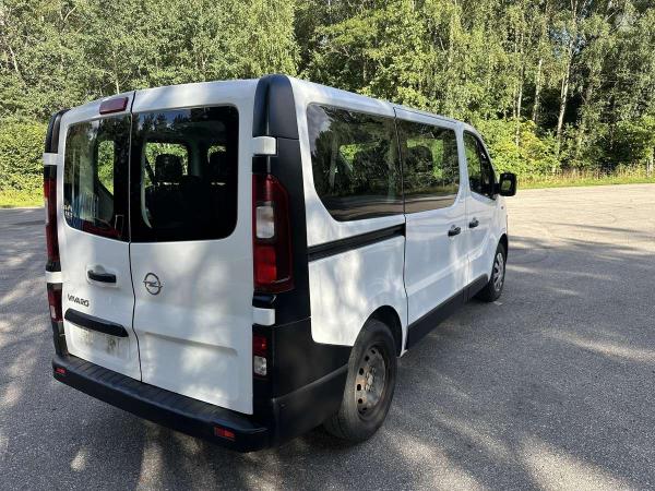 White Opel Vivaro 2018 in Ukmerge, with an engine capacity of 1.60 L and mileage of 214 thousand km for 9550 €, photo 6 on AUTOMOTO.COM.LV