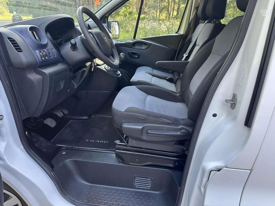 White Opel Vivaro 2018 in Ukmerge, with an engine capacity of 1.60 L and mileage of 214 thousand km for 9550 €, photo 9 on AUTOMOTO.COM.LV