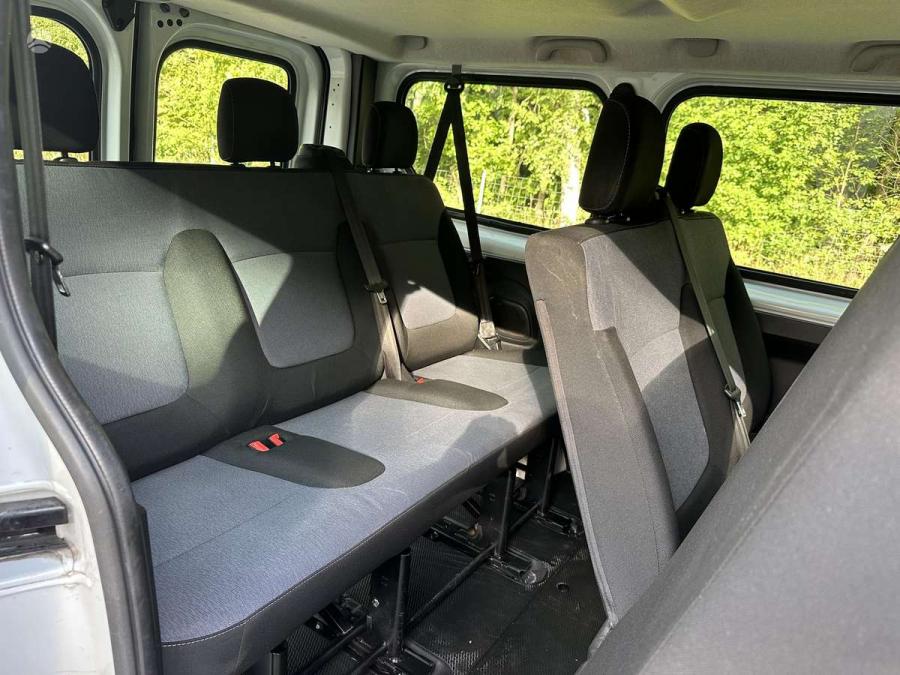 White Opel Vivaro 2018 in Ukmerge, with an engine capacity of 1.60 L and mileage of 214 thousand km for 9550 €, photo 12 on AUTOMOTO.COM.LV