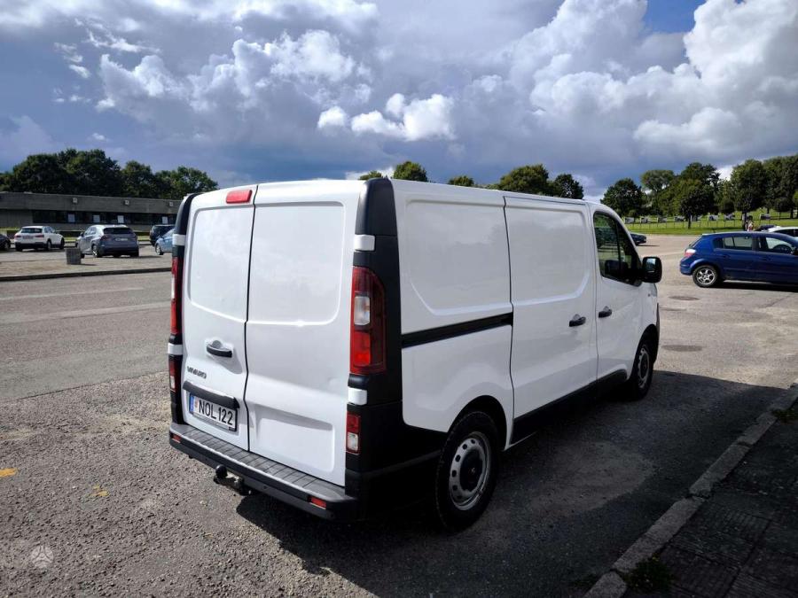 White Opel Vivaro 2018 in Kaunas, with an engine capacity of 1.60 L and mileage of 152 thousand km for 9800 €, photo 5 on AUTOMOTO.COM.LV
