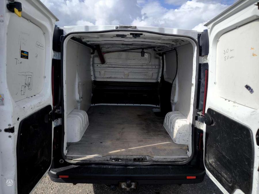 White Opel Vivaro 2018 in Kaunas, with an engine capacity of 1.60 L and mileage of 152 thousand km for 9800 €, photo 8 on AUTOMOTO.COM.LV