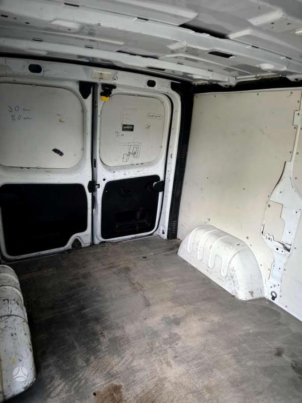 Opel Vivaro 2018 in Kaunas on AUTOMOTO.COM.LV White Opel Vivaro 2018 in Kaunas, with an engine capacity of 1.60 L and mileage of 152 thousand km for 9800 €, photo 9 on AUTOMOTO.COM.LV