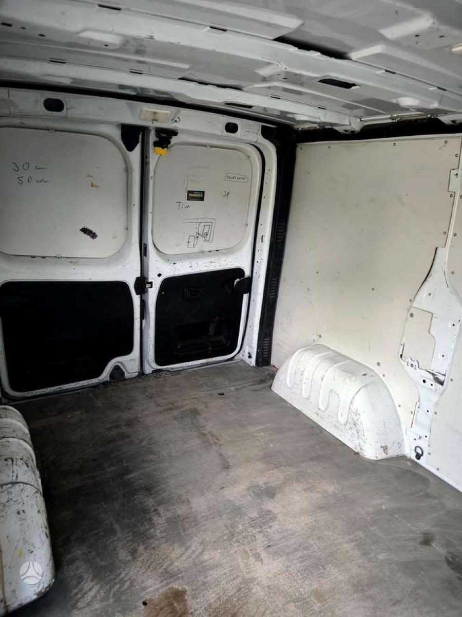 White Opel Vivaro 2018 in Kaunas, with an engine capacity of 1.60 L and mileage of 152 thousand km for 9800 €, photo 9 on AUTOMOTO.COM.LV