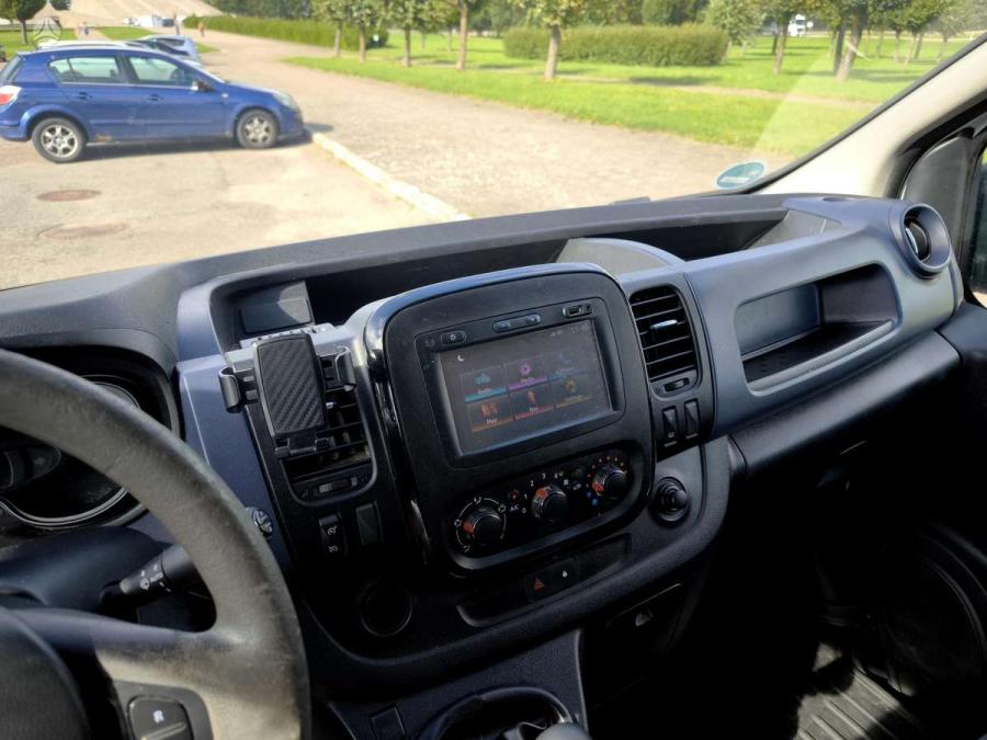 White Opel Vivaro 2018 in Kaunas, with an engine capacity of 1.60 L and mileage of 152 thousand km for 9800 €, photo 14 on AUTOMOTO.COM.LV