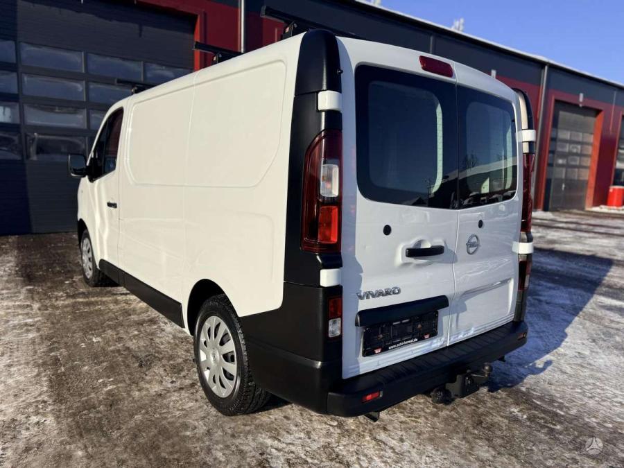 White Opel Vivaro 2019 in Kaunas, with an engine capacity of 1.60 L and mileage of 149 thousand km for 8700 €, photo 5 on AUTOMOTO.COM.LV