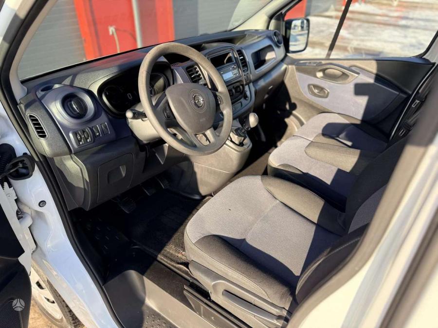 White Opel Vivaro 2019 in Kaunas, with an engine capacity of 1.60 L and mileage of 149 thousand km for 8700 €, photo 9 on AUTOMOTO.COM.LV