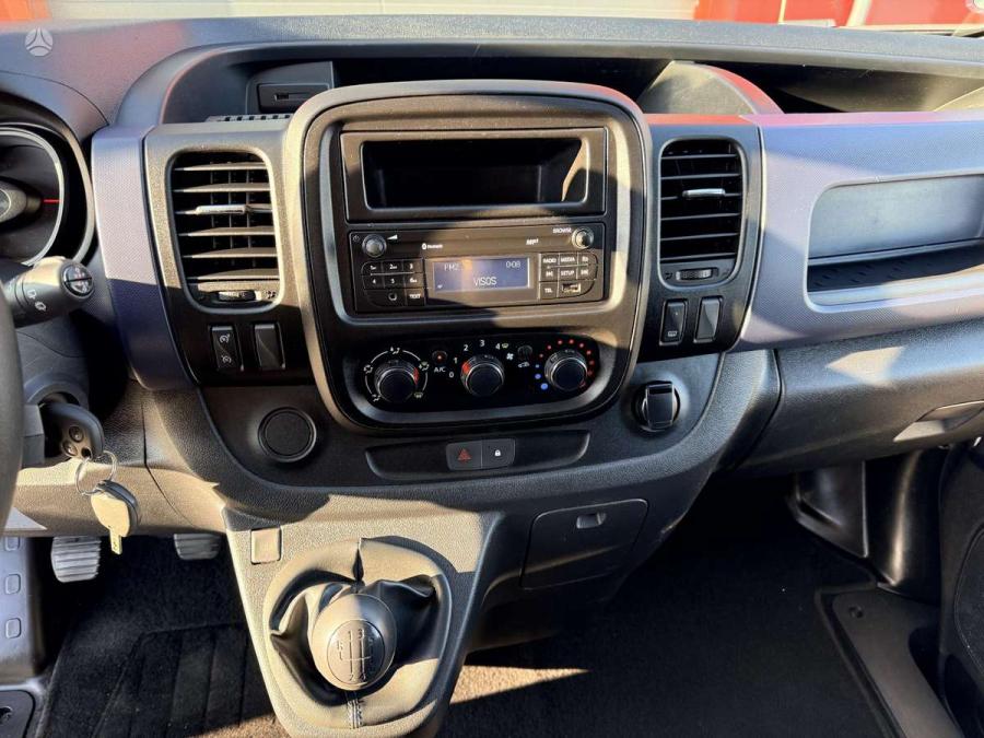 White Opel Vivaro 2019 in Kaunas, with an engine capacity of 1.60 L and mileage of 149 thousand km for 8700 €, photo 15 on AUTOMOTO.COM.LV