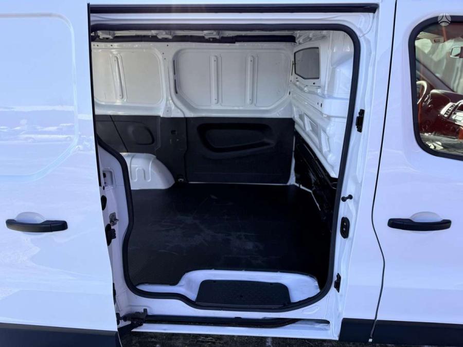 White Opel Vivaro 2019 in Kaunas, with an engine capacity of 1.60 L and mileage of 149 thousand km for 8700 €, photo 18 on AUTOMOTO.COM.LV