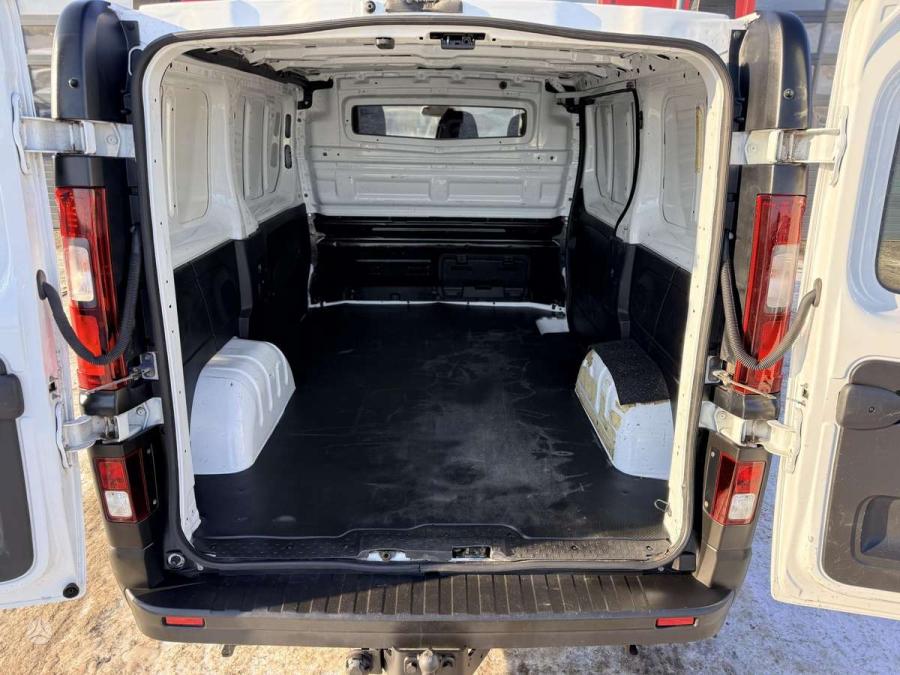 White Opel Vivaro 2019 in Kaunas, with an engine capacity of 1.60 L and mileage of 149 thousand km for 8700 €, photo 19 on AUTOMOTO.COM.LV