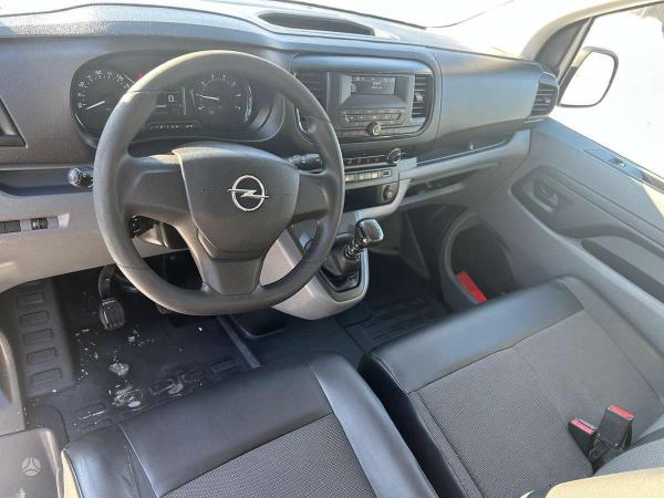 White Opel Vivaro 2019 in Kaunas, with an engine capacity of 1.50 L and mileage of 280 thousand km for 5980 €, photo 3 on AUTOMOTO.COM.LV