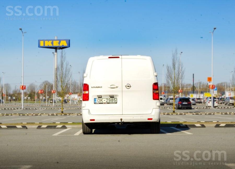 White Opel Vivaro 2019 in Riga, with an engine capacity of 1.50 L and mileage of 298 thousand km for 7990 €, photo 7 on AUTOMOTO.COM.LV