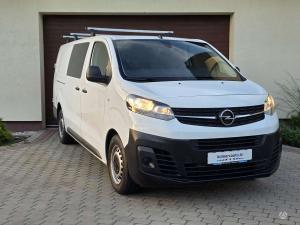 White Opel Vivaro 2020 in Riga, with an engine capacity of 2.00 L and mileage of 141 thousand km for 16950 €, photo 4 on AUTOMOTO.COM.LV
