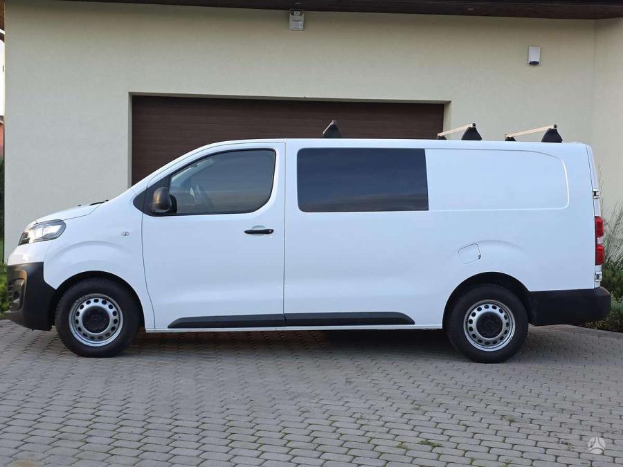 White Opel Vivaro 2020 in Riga, with an engine capacity of 2.00 L and mileage of 141 thousand km for 16950 €, photo 5 on AUTOMOTO.COM.LV
