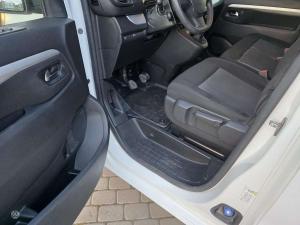 White Opel Vivaro 2020 in Riga, with an engine capacity of 2.00 L and mileage of 141 thousand km for 16950 €, photo 12 on AUTOMOTO.COM.LV